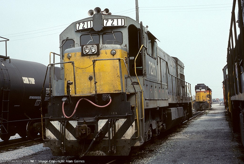 CSX U30C 7211